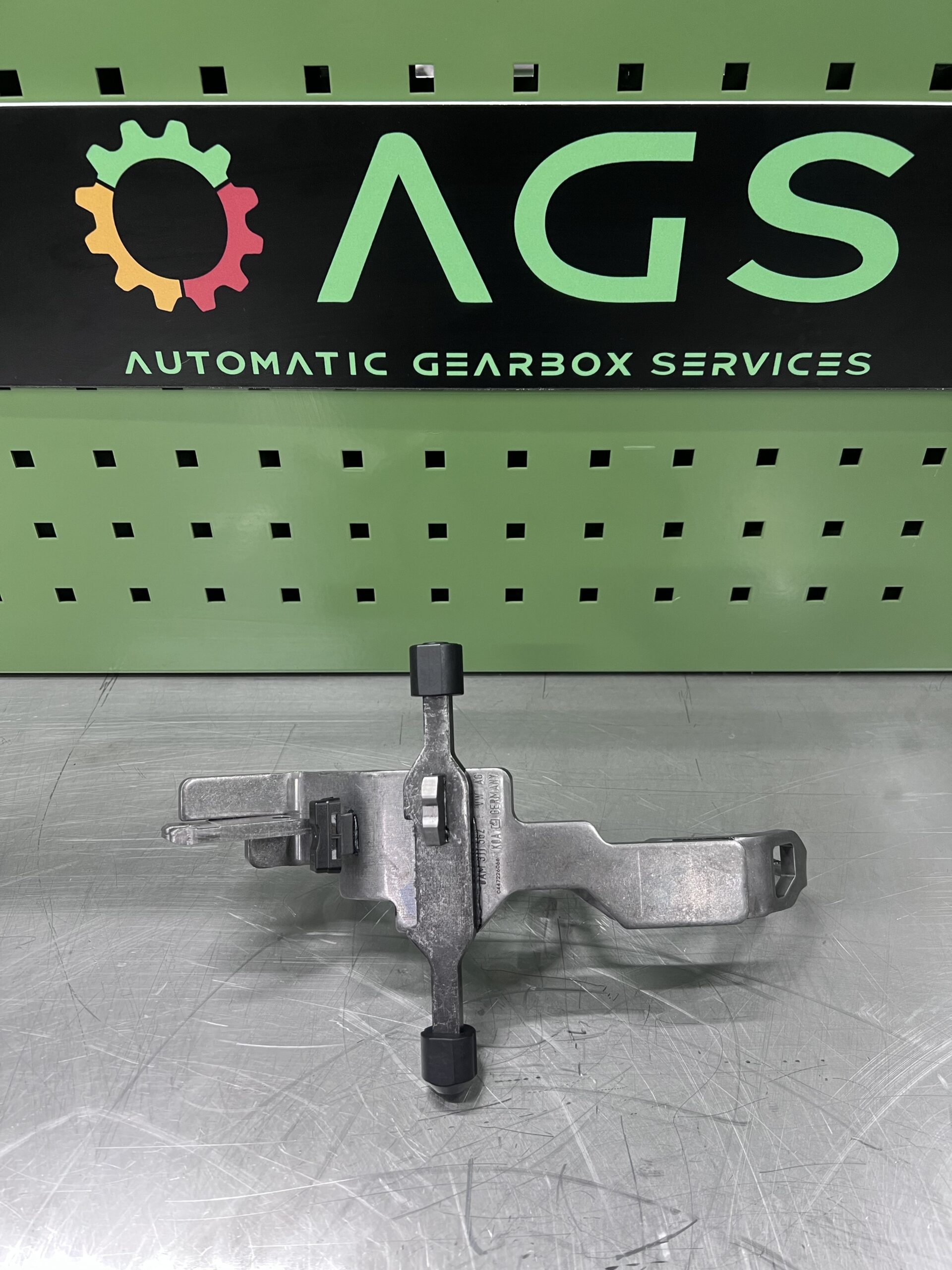 0AM 0CW Reverse Shift Fork 0AM311562 - Automatic Gearbox Services